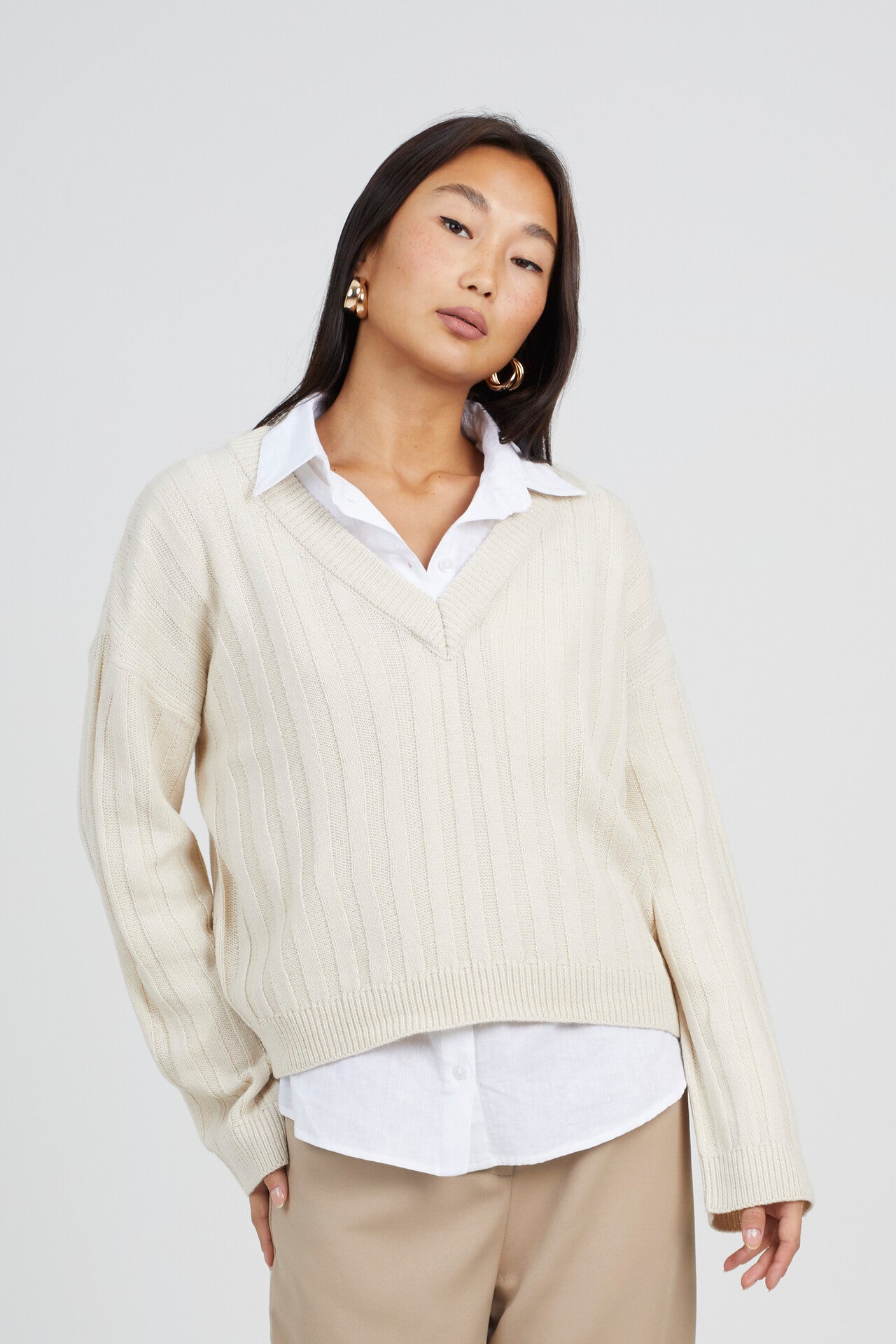 WOMENS WHOLESALE STONE BOXY FIT RIBBED V-NECK JUMPER – Whispering Smith